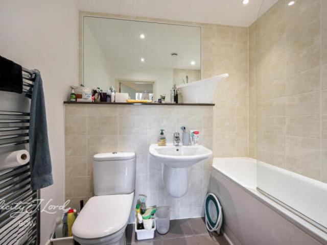 2 bedroom apartment for sale in Mostyn Grove, LONDON, E3