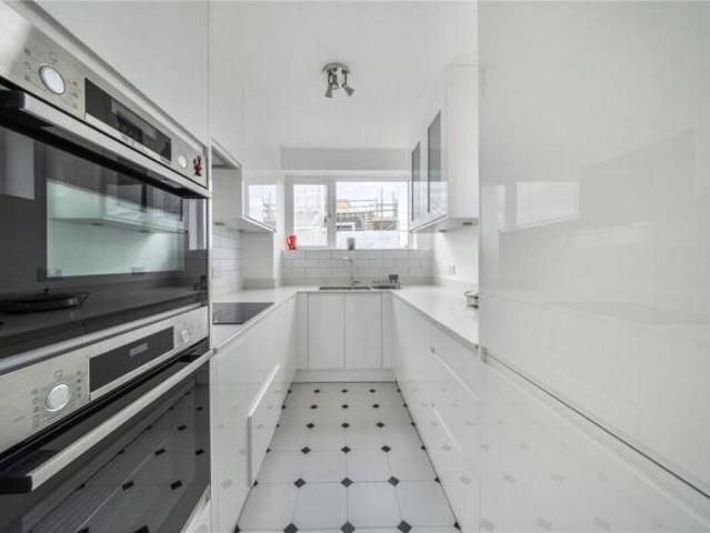 2 bedroom apartment for sale in Mount Avenue, Ealing, W5