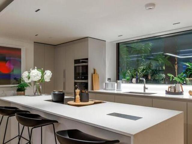 2 Bedroom Apartment For Sale In Moxon Street, London