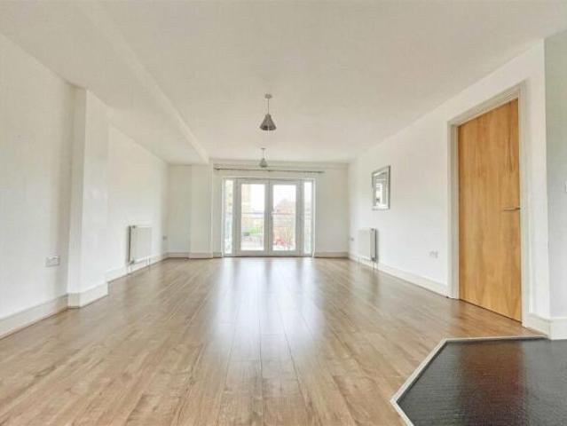 2 bedroom apartment for sale in Navigation Yard, City Centre, Chelmsford, CM2