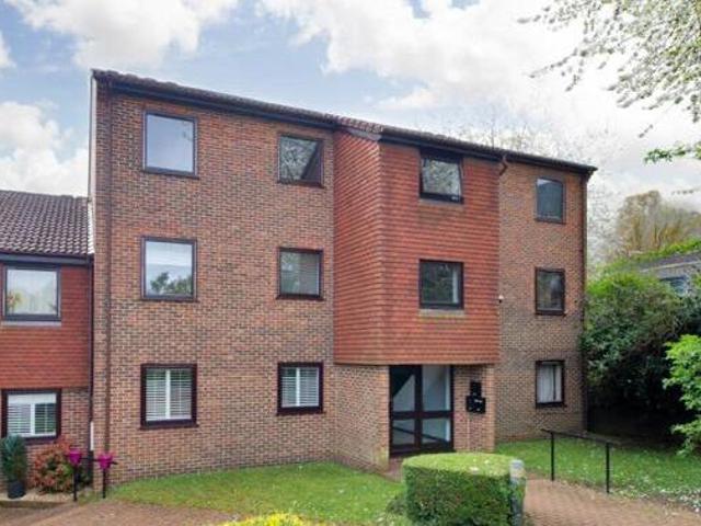 2 Bedroom Apartment For Sale In New Ash Green, Kent