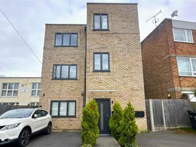 2 Bedroom Apartment For Sale In New Barnet, Hertfordshire