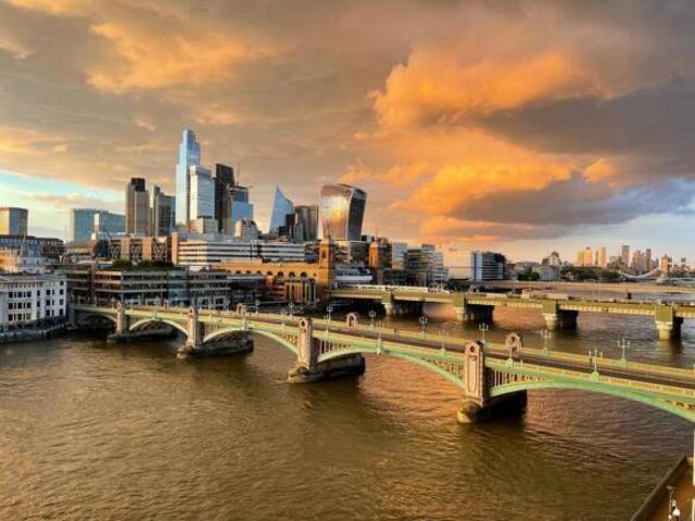 2 bedroom apartment for sale in New Globe Walk, London, SE1