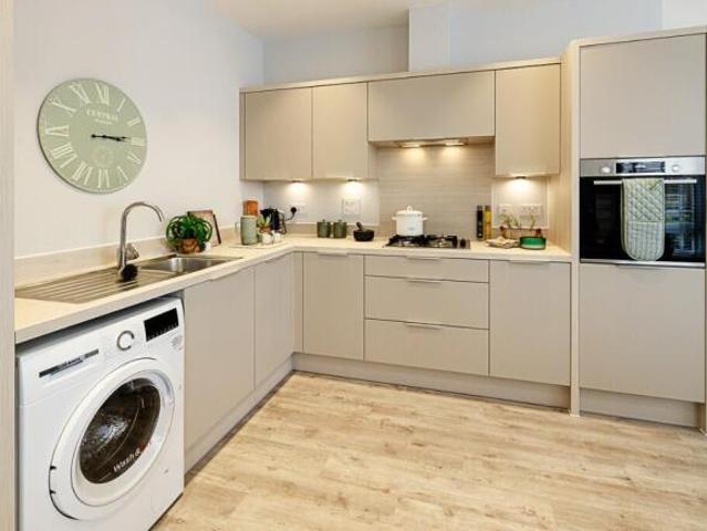 2 bedroom apartment for sale in New Romney Kent TN28 8TD, TN28