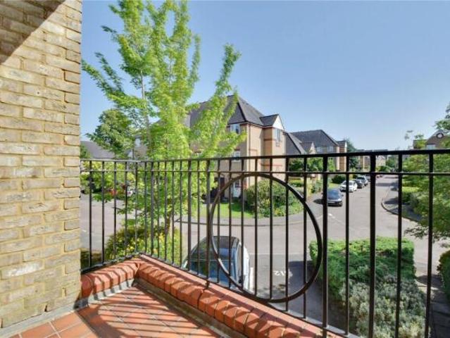 2 bedroom apartment for sale in Norbury Avenue, Watford, Hertfordshire, WD24