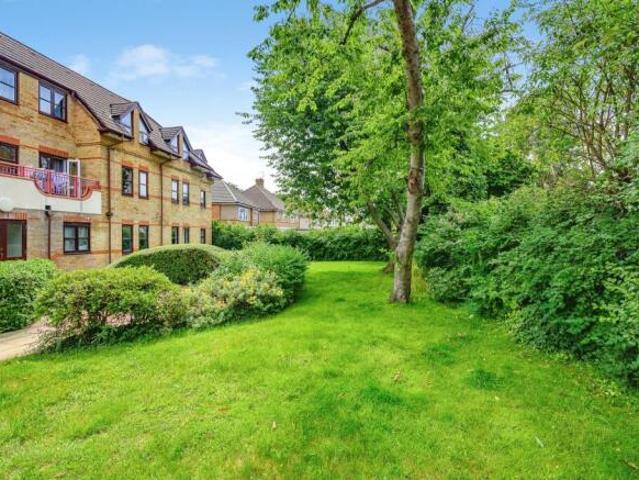 2 bedroom apartment for sale in North Orbital Road, Watford, WD25