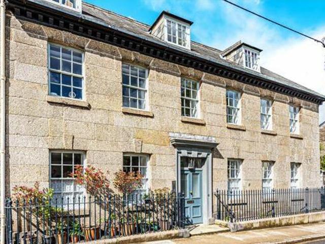 2 Bedroom Apartment For Sale In North Street, Lostwithiel