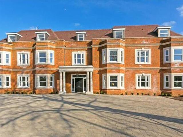 2 Bedroom Apartment For Sale In Northwood, Middlesex