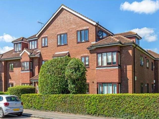 2 Bedroom Apartment For Sale In Northwood, Middlesex