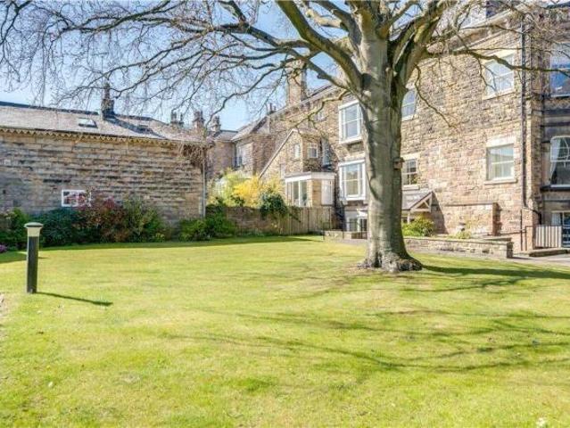 2 bedroom apartment for sale in Otley Road, Harrogate, North Yorkshire, HG2