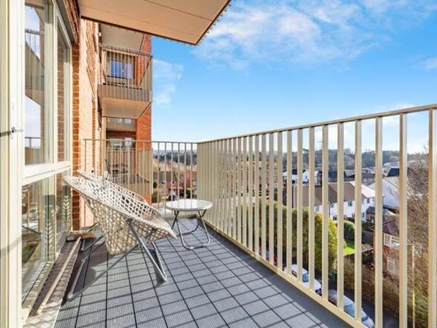 2 bedroom apartment for sale in Oxhey Drive, Watford, WD19