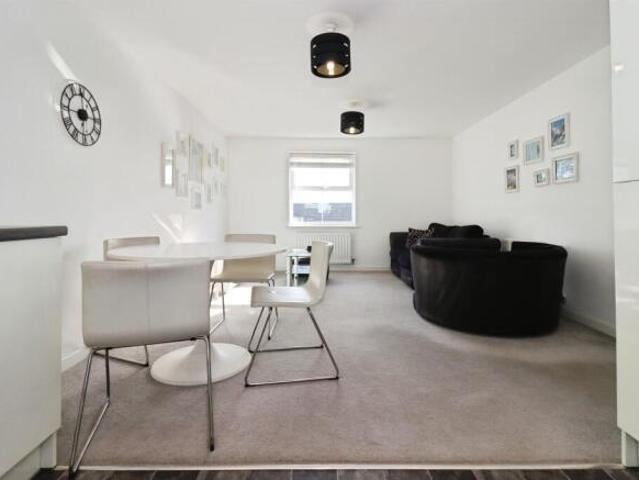 2 bedroom apartment for sale in Oak Leaze, Patchway, Bristol, BS34