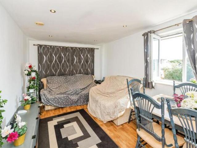 2 bedroom apartment for sale in Oakfield Gardens, Southampton, SO16