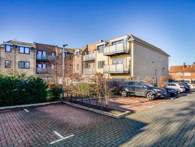 2 bedroom apartment for sale in Oakpoint, Sutton Court Road, Uxbridge, UB10