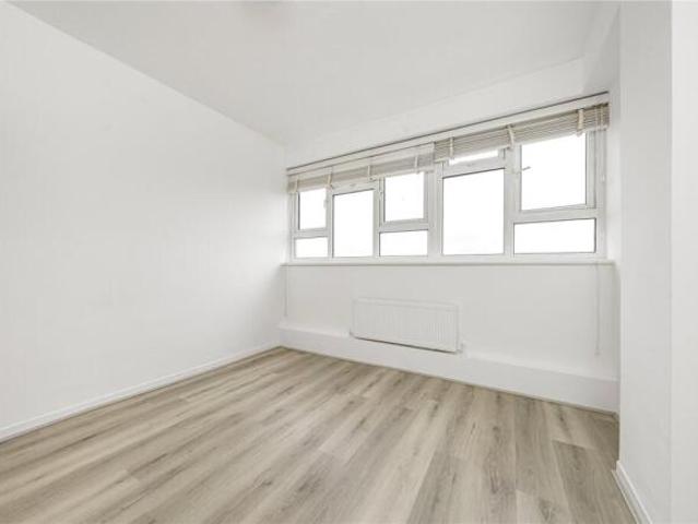 2 bedroom apartment for sale in Oatlands Court, Southfields, London, SW19