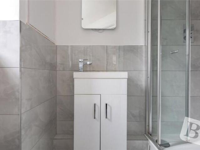2 bedroom apartment for sale in Ongar Road, Kelvedon Hatch, Brentwood, Essex, CM15