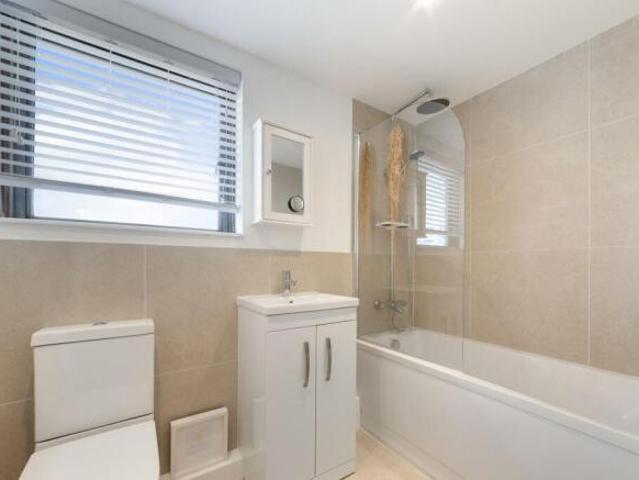 2 bedroom apartment for sale in Orchard Place, London E14