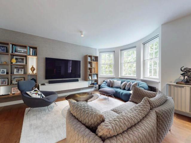 2 bedroom apartment for sale in Avenue Lodge, Avenue Road, St John's Wood, London, NW8