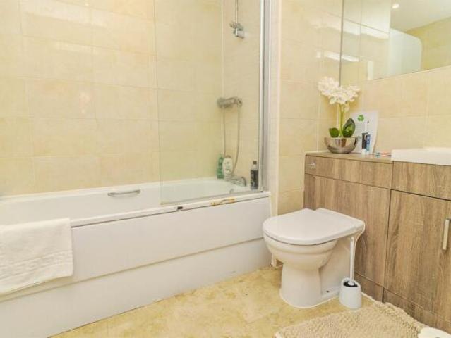 2 bedroom apartment for sale in Avebury Boulevard, Milton Keynes, MK9