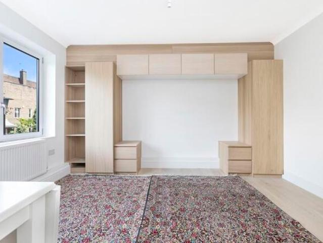 2 bedroom apartment for sale in Abbots House, Kensington, London W14