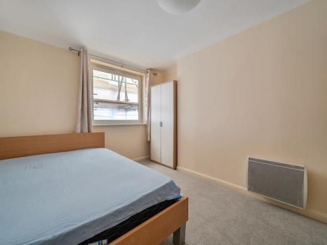 2 bedroom apartment for sale in Alencon Link, Basingstoke, Hampshire, RG21