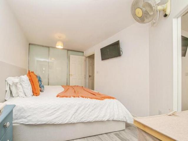 2 bedroom apartment for sale in Alnesbourn Crescent, Ipswich, IP3