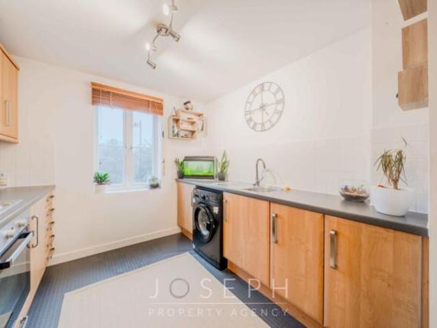 2 bedroom apartment for sale in Alnesbourn Crescent, Ipswich, IP3