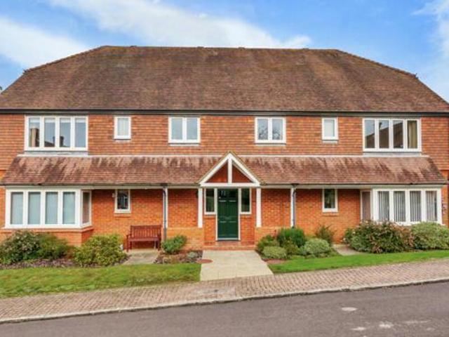 2 Bedroom Apartment For Sale In Alton, Hampshire