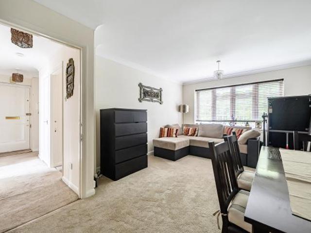 2 bedroom apartment for sale in Arborfield Close, Slough, SL1