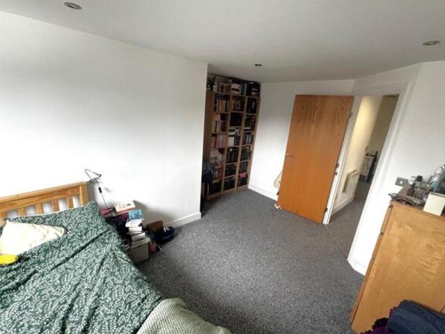 2 bedroom apartment for sale in Armouries Way, Leeds, LS10