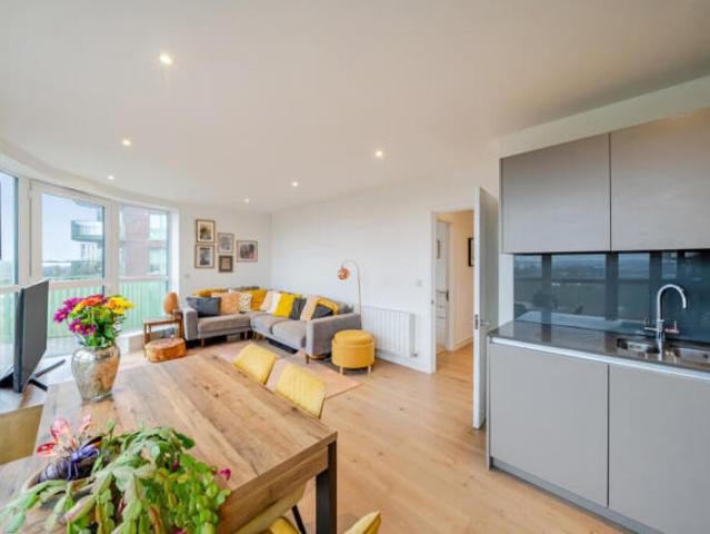 2 bedroom apartment for sale in Astell Road, London, SE3