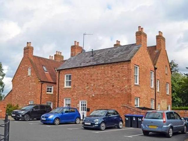 2 bedroom apartment for sale in Bull Inn Close Weedon NN7