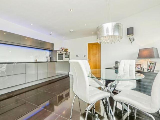2 bedroom apartment for sale in Bute Terrace, Cardiff, CF10