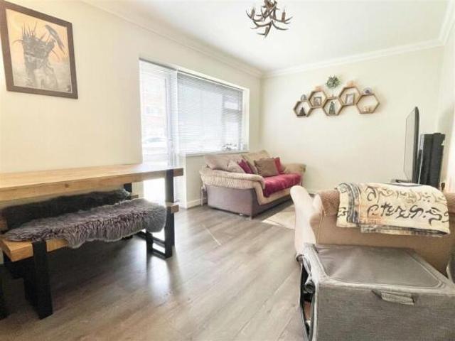 2 bedroom apartment for sale in Baker Street, Old Moulsham / Nr City Centre, Chelmsford, CM2
