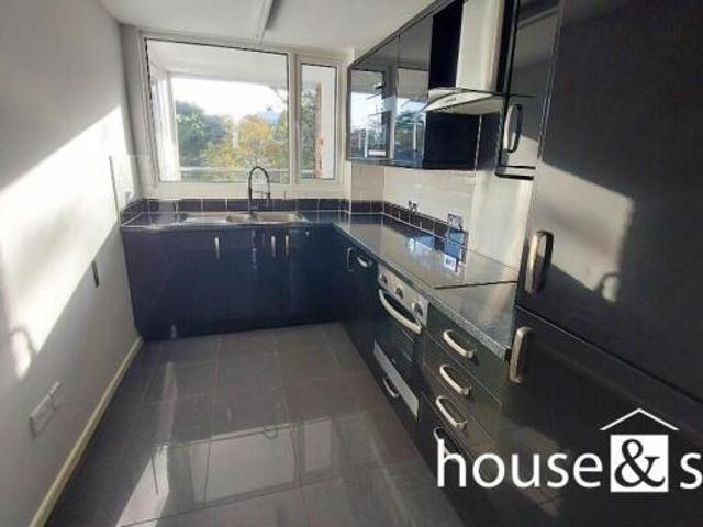 2 bedroom apartment for sale in Balcony Flat Close To Westbourne, Poole Road, BH12