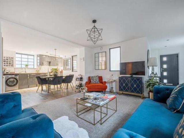 2 bedroom apartment for sale in Barton Road, Exeter, EX2