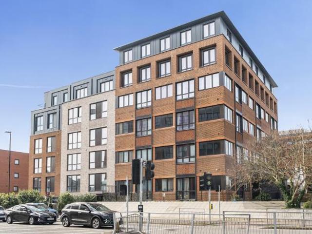 2 bedroom apartment for sale in Bath Road, Slough, SL1