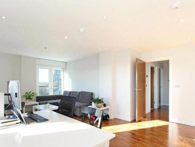 2 Bedroom Apartment For Sale In Battersea, London