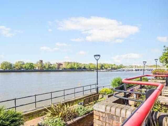 2 Bedroom Apartment For Sale In Battersea, London