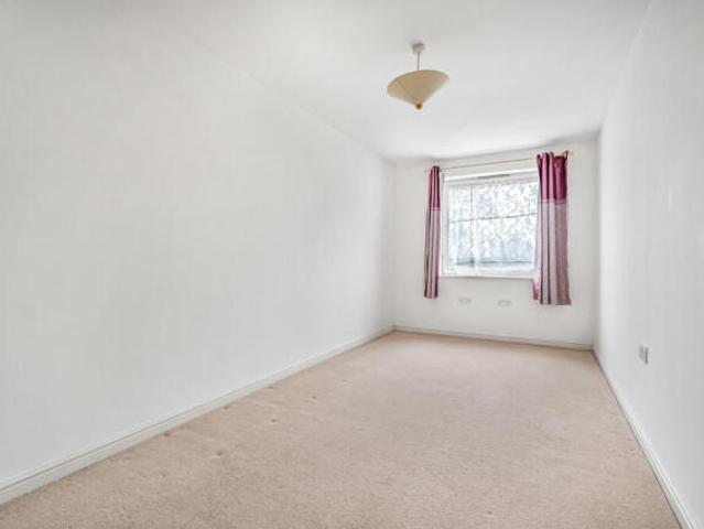 2 bedroom apartment for sale in Bedfont Lane, Feltham, TW13