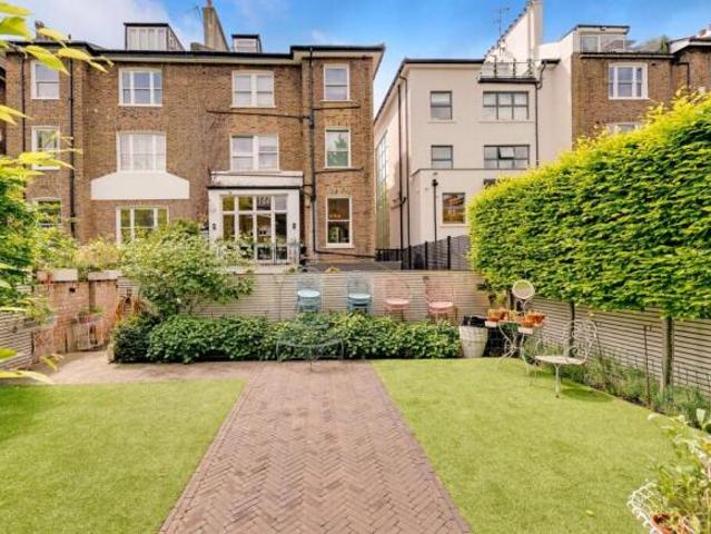 2 bedroom apartment for sale in Belsize Square, Belsize Park, NW3