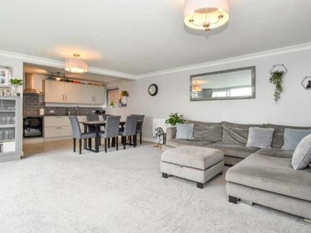2 Bedroom Apartment For Sale In Biggin Hill, Westerham