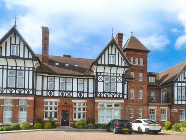 2 Bedroom Apartment For Sale In Bishops Stortford, Hertfordshire