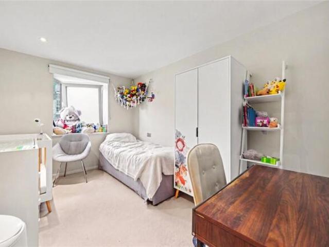 2 bedroom apartment for sale in Blackthorn Avenue, London, N7