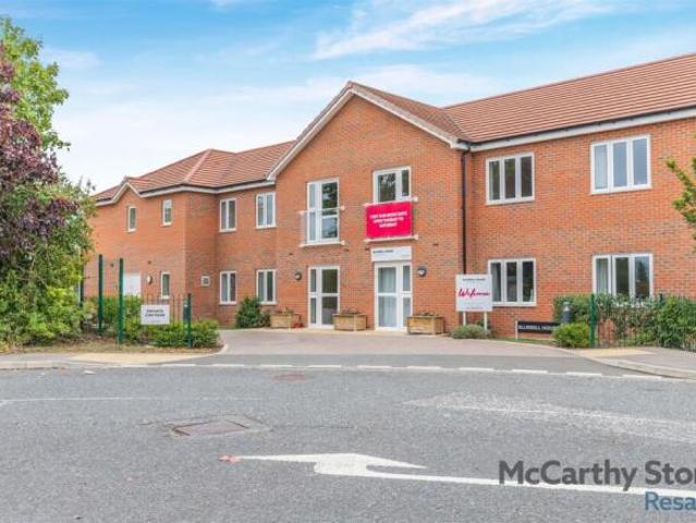 2 bedroom apartment for sale in Bluebell House, Barnsdale Drive, Westcroft, Milton Keynes, MK4