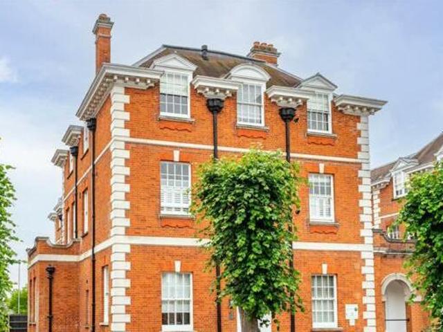 2 Bedroom Apartment For Sale In Bluecoats Avenue, Hertford