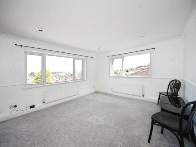 2 bedroom apartment for sale in Bonnick Close, Luton, LU1