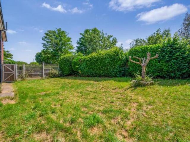 2 bedroom apartment for sale in Brambles Close, TW7