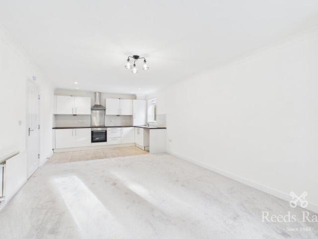 2 bedroom apartment for sale in Bradford Road, Huddersfield, West Yorkshire, HD2