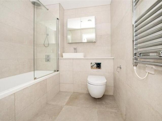 2 bedroom apartment for sale in Bradshaw Close, Twickenham, TW1